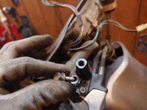 ホンダ系原付スクーターのアクセルスロットルが戻らないトラブルをパーツ交換なしで直す方法 原付修理マニュアル ガッチャ・テクニカルサービス