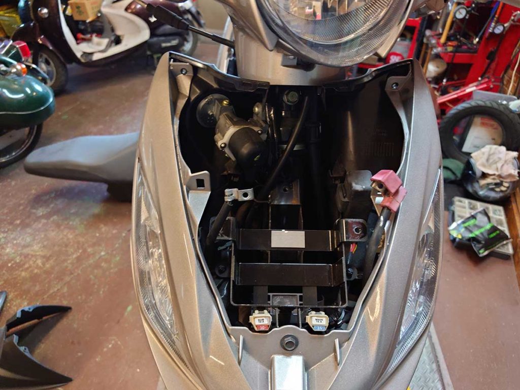 【マニュアル】セル回らず・・・エンジン不動を復活させる！アドレス110バッテリー交換法の取説 原付修理マニュアル ガッチャ・テクニカルサービス